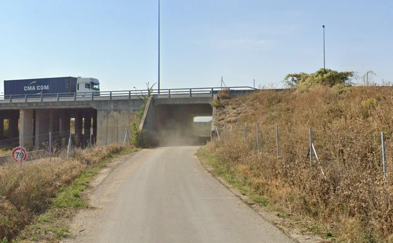 Francuski napad na dwa zestawy z elektroniką - akcja z siekierami, pod ...