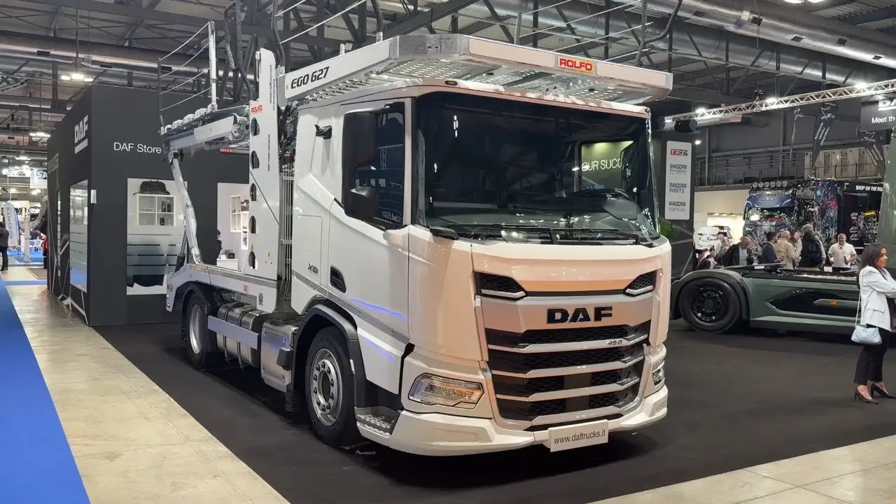 DAF promuje model XD jako autotransporter - płaska wersja z fabrycznej ...